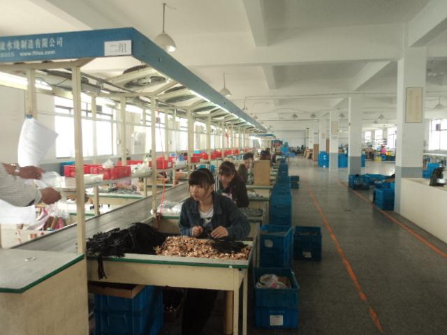 China STARLITE FLASHLIGHT LIMITED factory production line